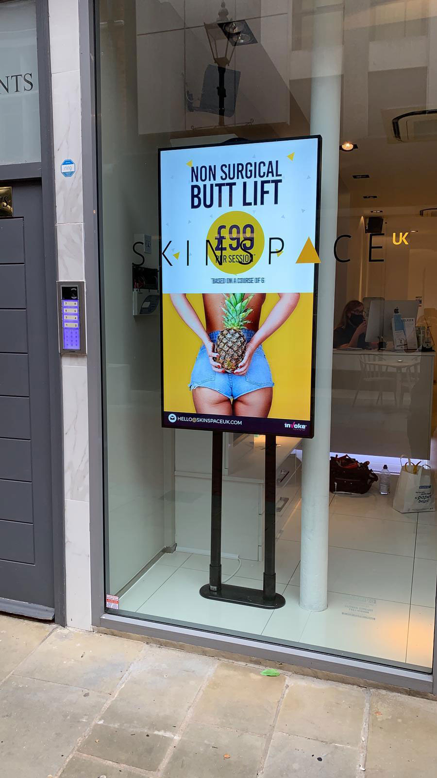 High Brightness Window Displays - Kudos Digital